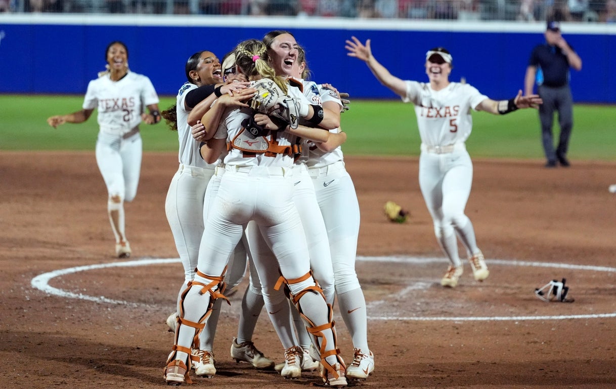Incredible images from the Women's College World Series