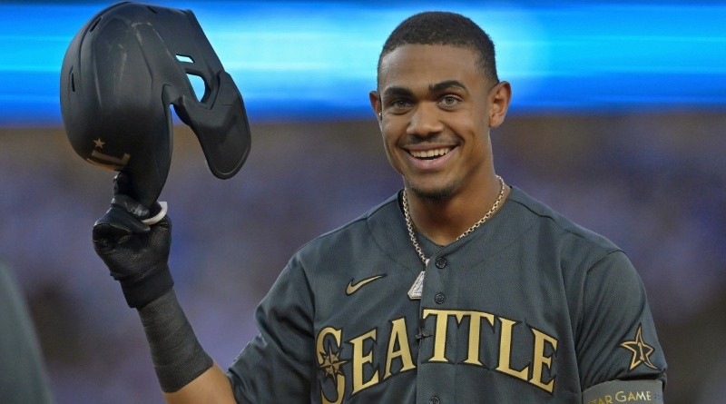 MLB 2025: Julio Rodriguez Injured in Bizarre Play: Could the Mariners ...