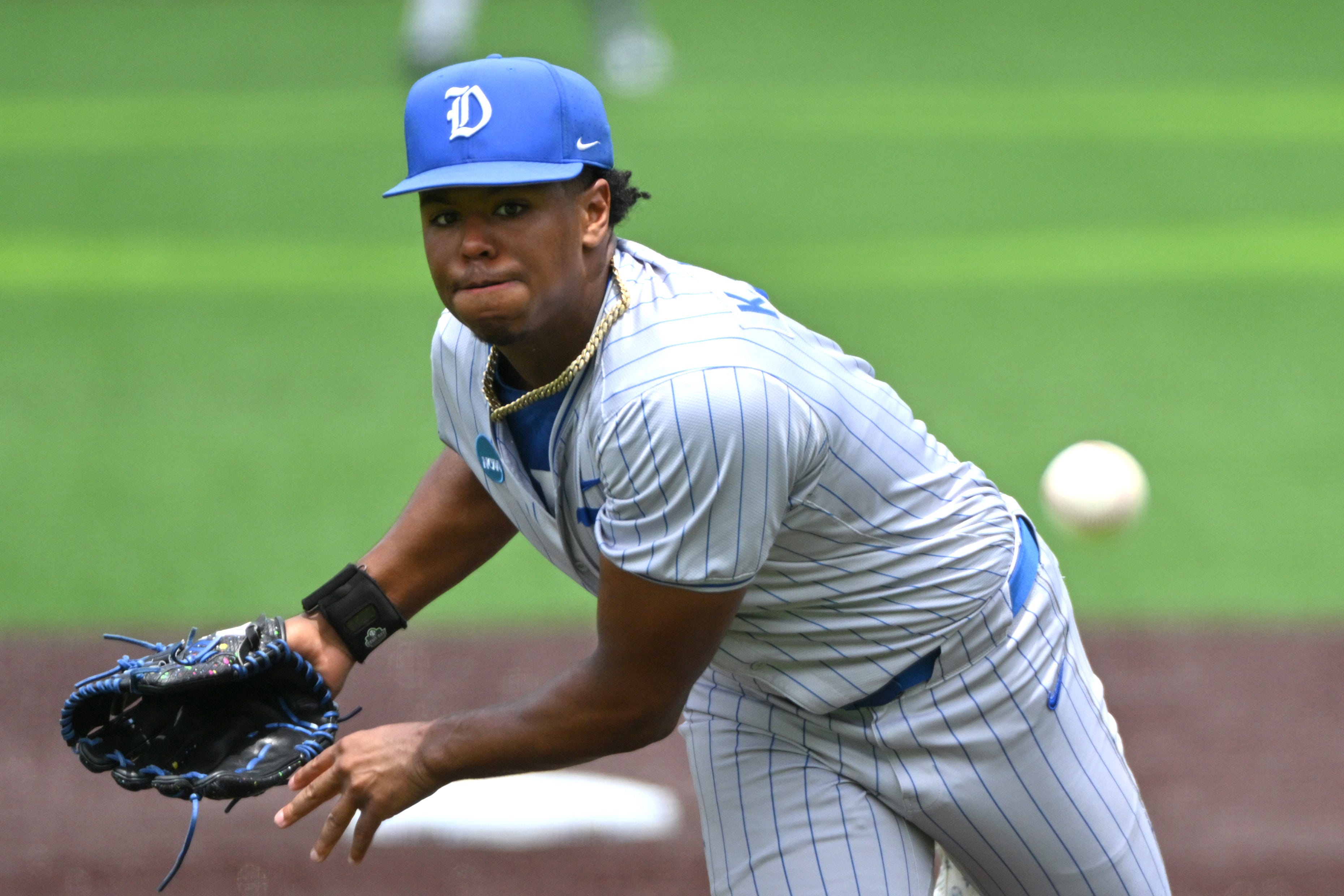 Duke stumbles in super regional Game 2 as Murray State evens series