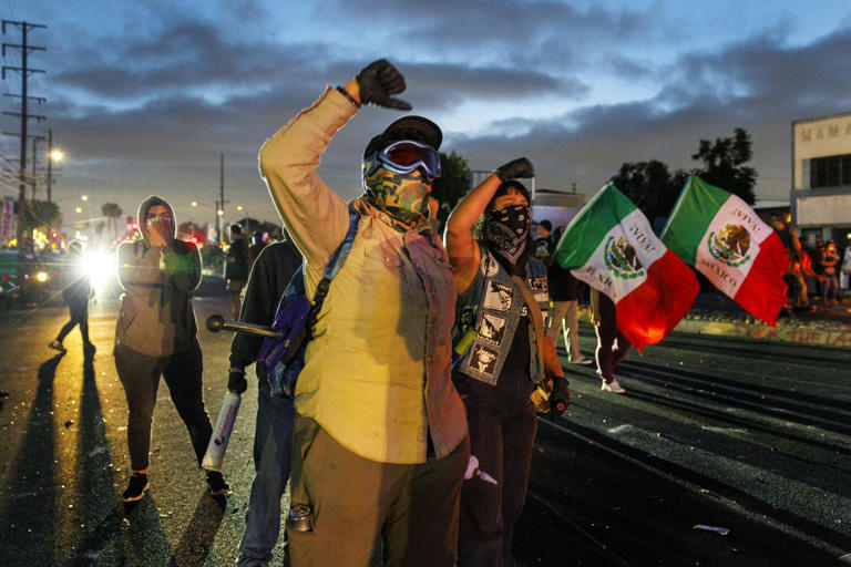 Photos: A fierce pushback on ICE raids in L.A. from protesters, officials