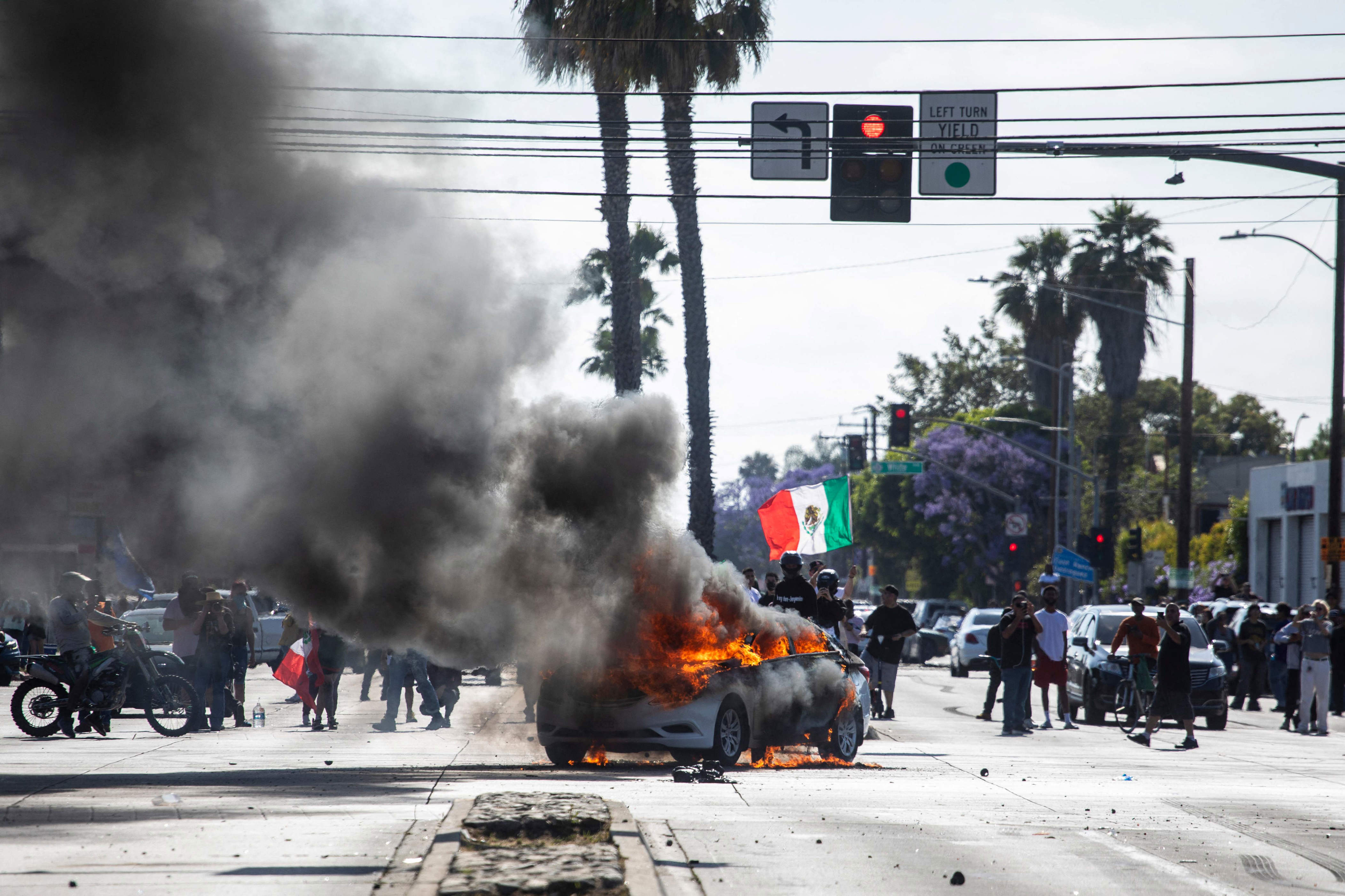 Los Angeles, i soldati per sedare le proteste. E Trump decide di ...
