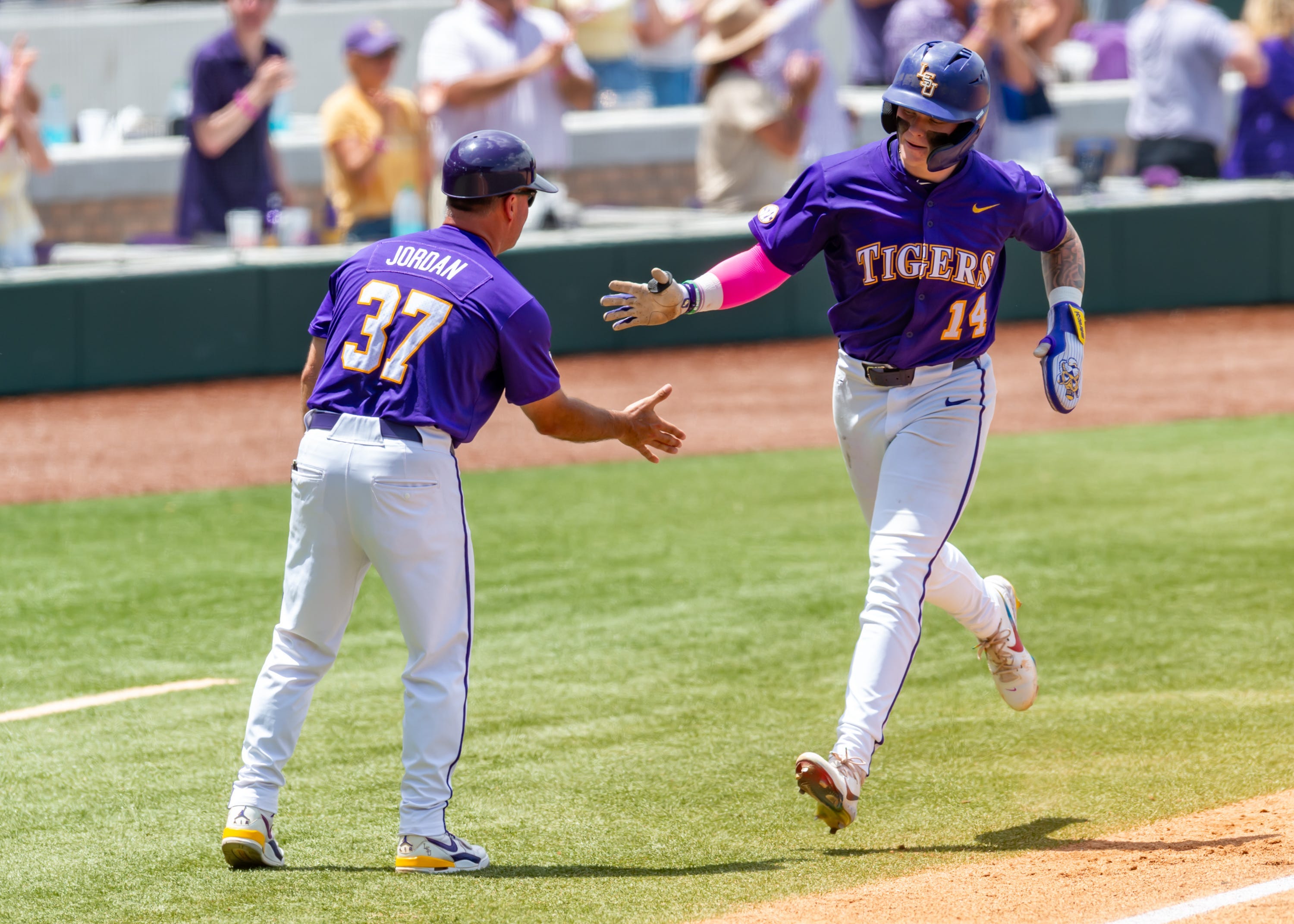 Here's when LSU baseball plays its first College World Series game