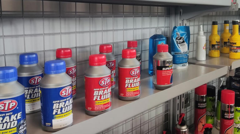 Dot 3 Vs. Dot 4 Brake Fluid: What's The Difference And Can They Be Mixed?