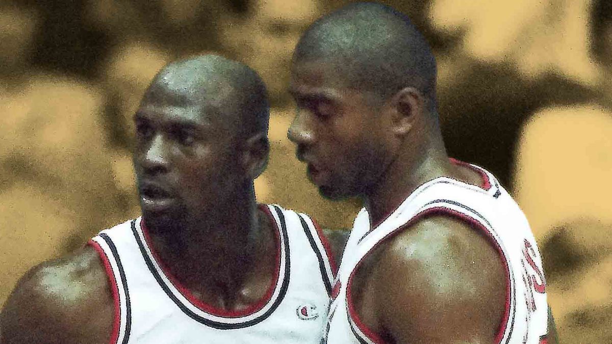 "He couldn't run a team like I could" - Magic on why MJ dominated one ...