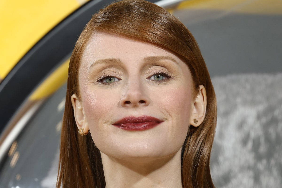 Bryce Dallas Howard says director of 2005 film ‘insulted’ her father ...