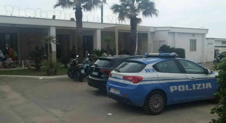 Ragazzo accoltellato in spiaggia dopo una lite muore in ospedale, choc ...