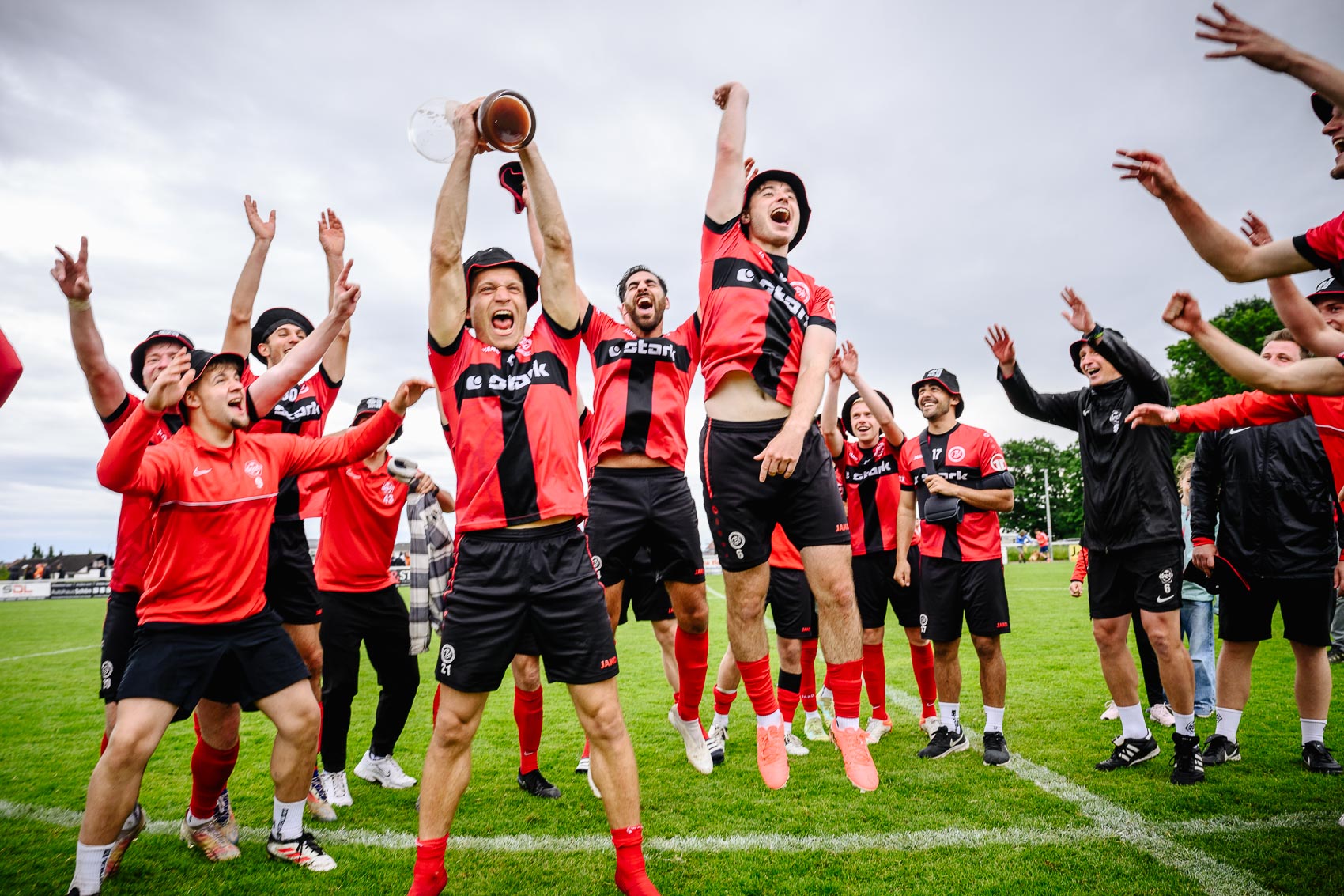Beide Fußballmannschaften des FV Sontheim steigen auf