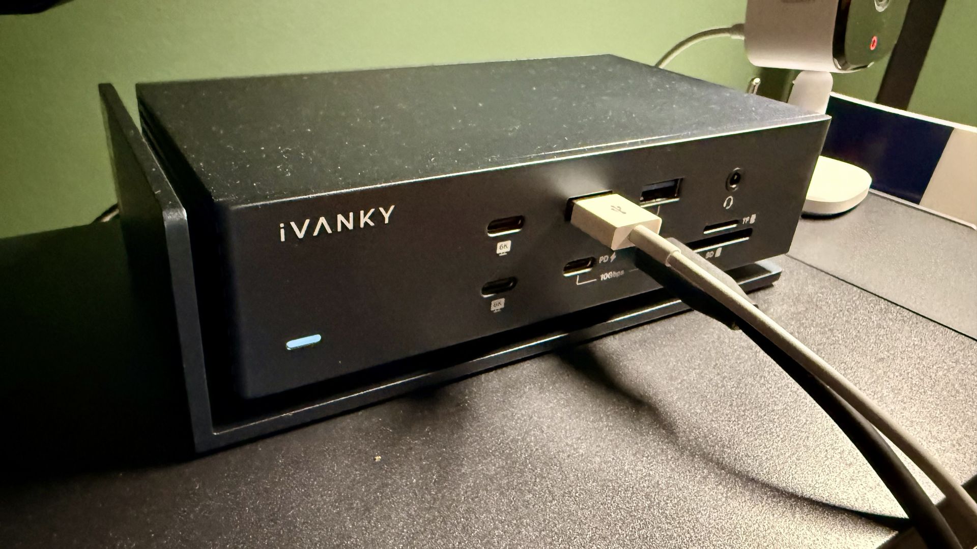 I tested this 20-port docking station and it's an impressive beast for ...