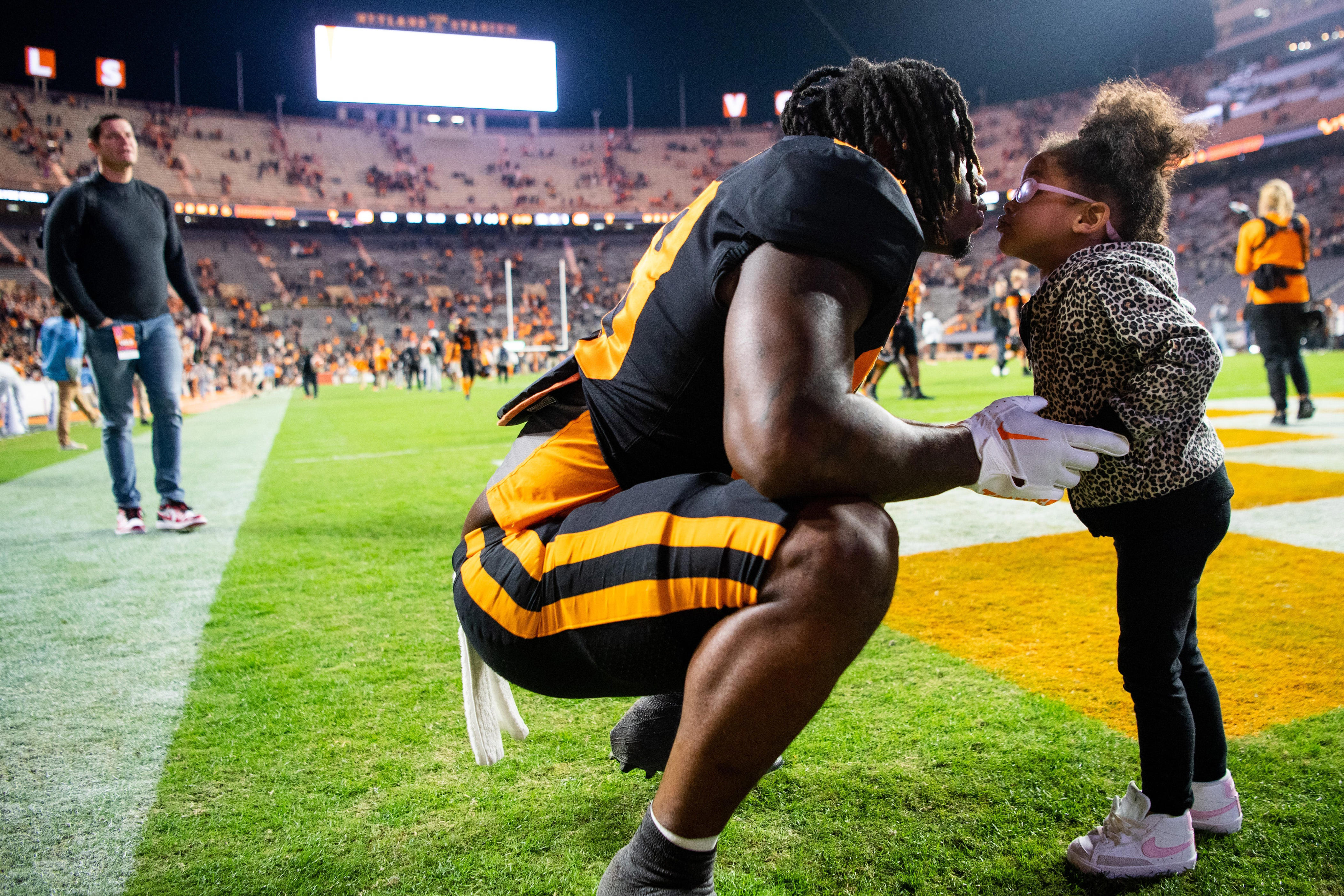Cowboys tight end on likely last chance reunites with college QB for 2025