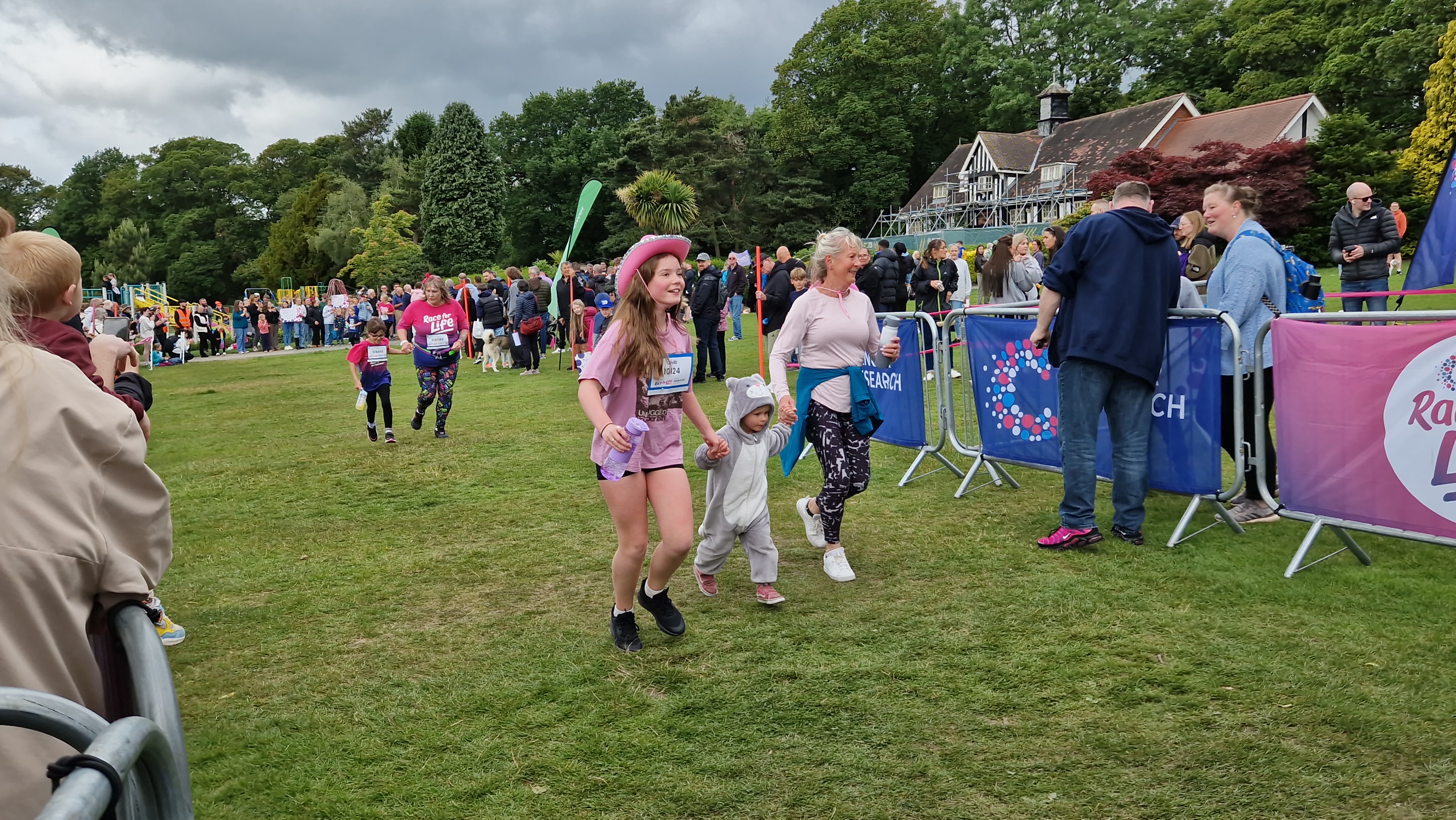 30 heartwarming photos from 2025's Race for Life Sheffield ahead of ...