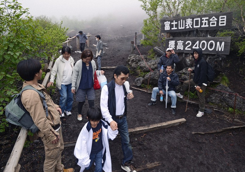 Direct bus service between Mishima, Mt. Fuji's Fujinomiya Trail to ...