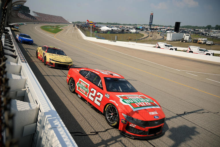 NASCAR Cup Series at Michigan lineup, TV schedule for Sunday's race