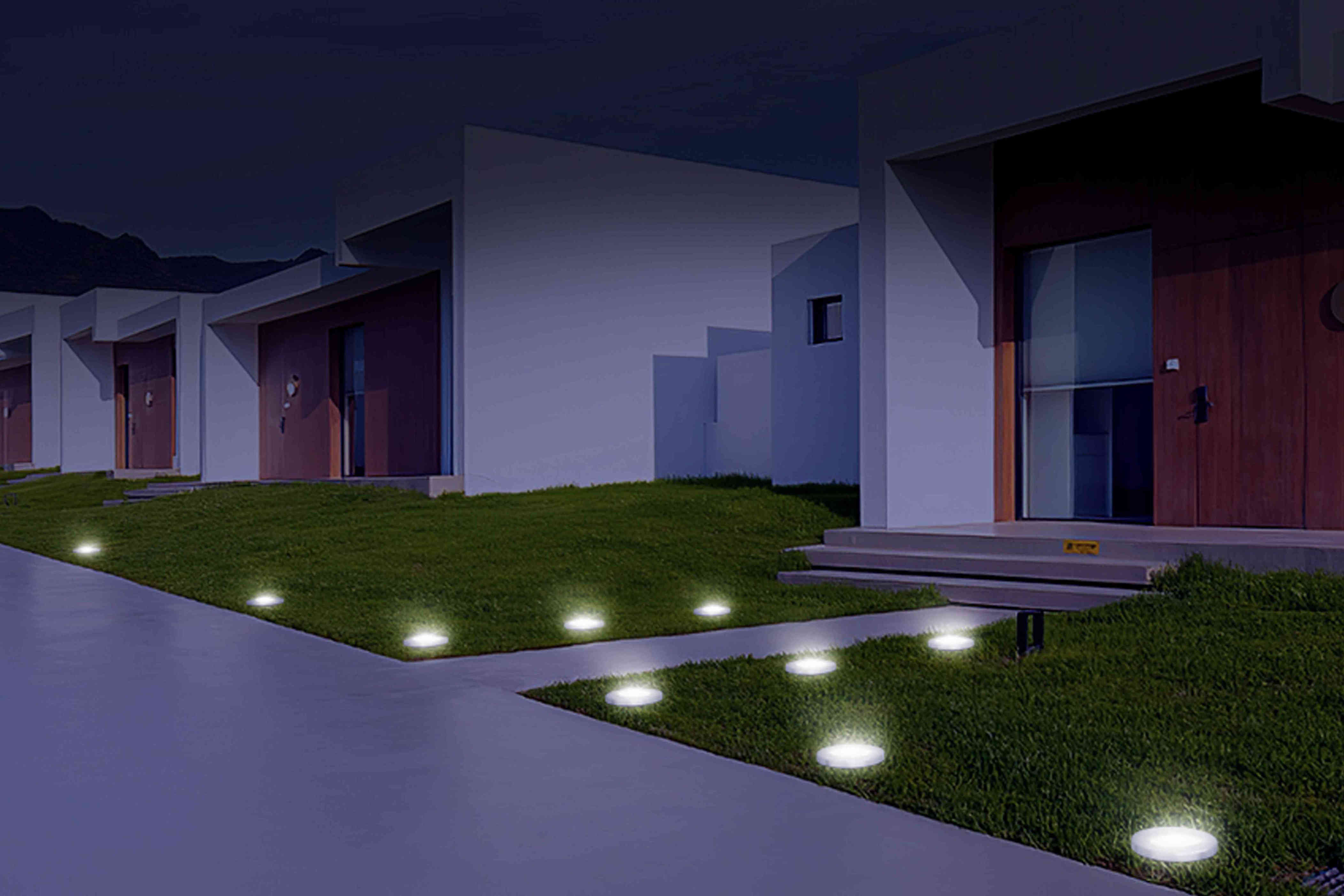 These 'Ugly' Solar Lights Are Actually an Amazon Best-Seller Because of ...