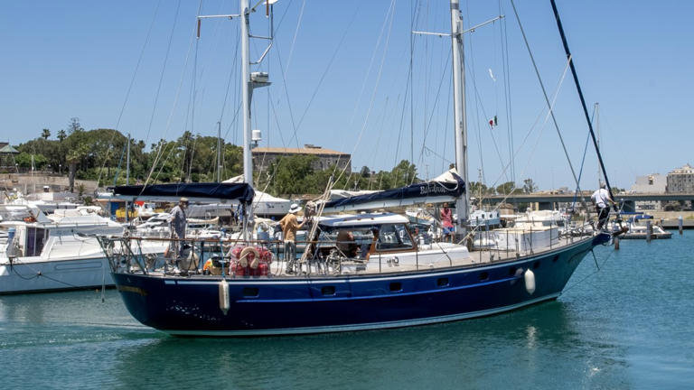 Israelis boar, reroute Gaza-bound aid boat