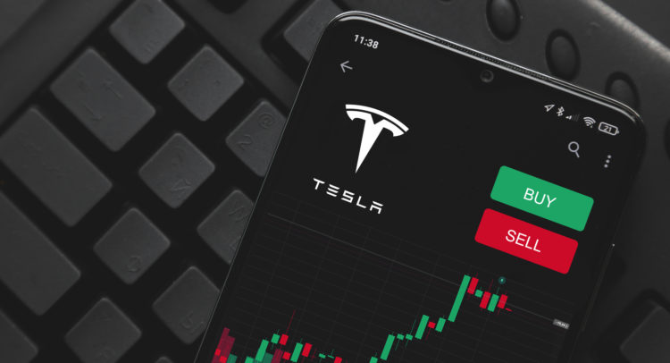 Tesla’s electric door handles pose risk during crashes, Bloomberg reports