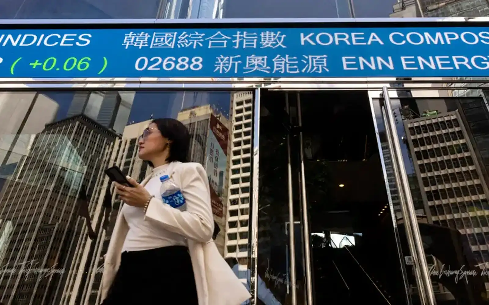 China stocks rise on construction, rare earth gains