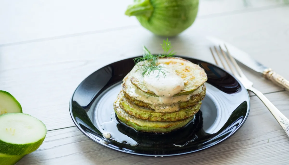 Galettes de courgettes à la crème d’aneth
