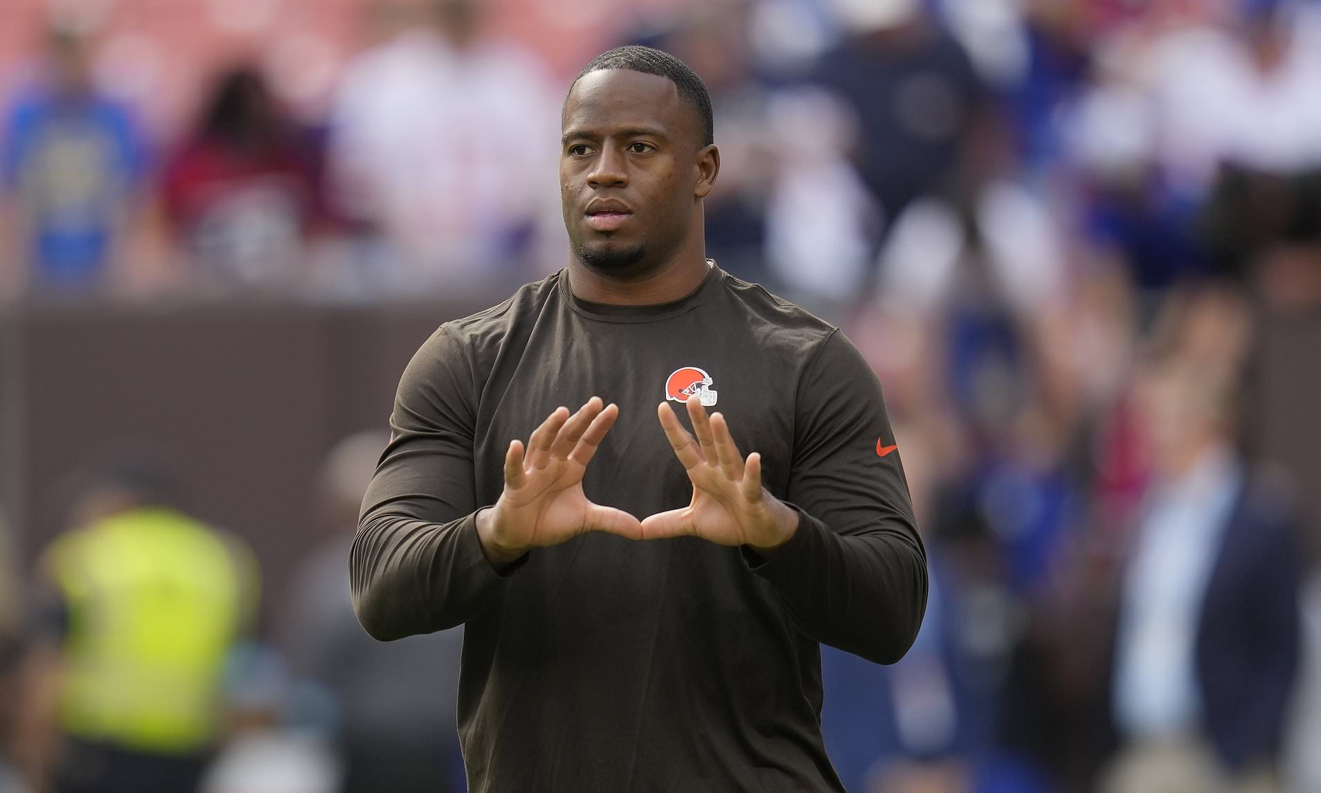 Superstar NFL free agent Nick Chubb set to sign with Houston Texans ...