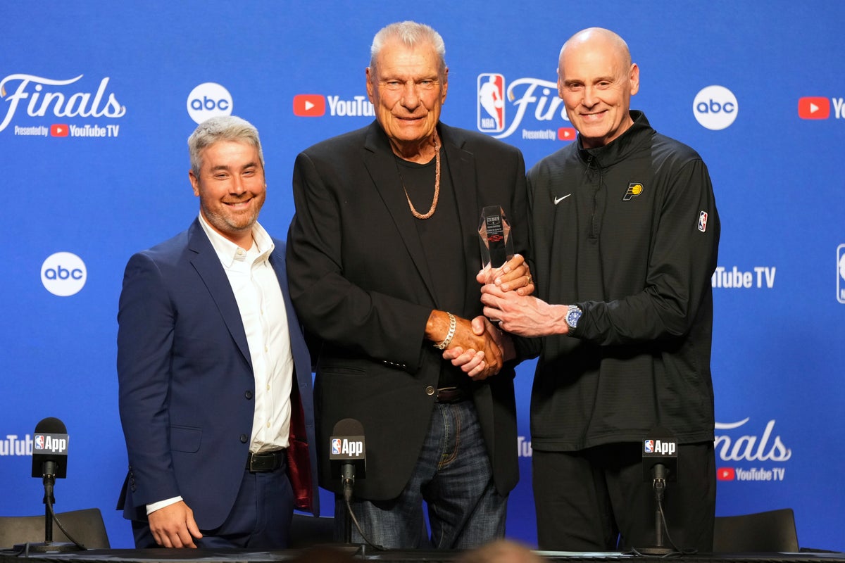 Don Nelson recibe el Premio Chuck Daly a la trayectoria en las Finales ...