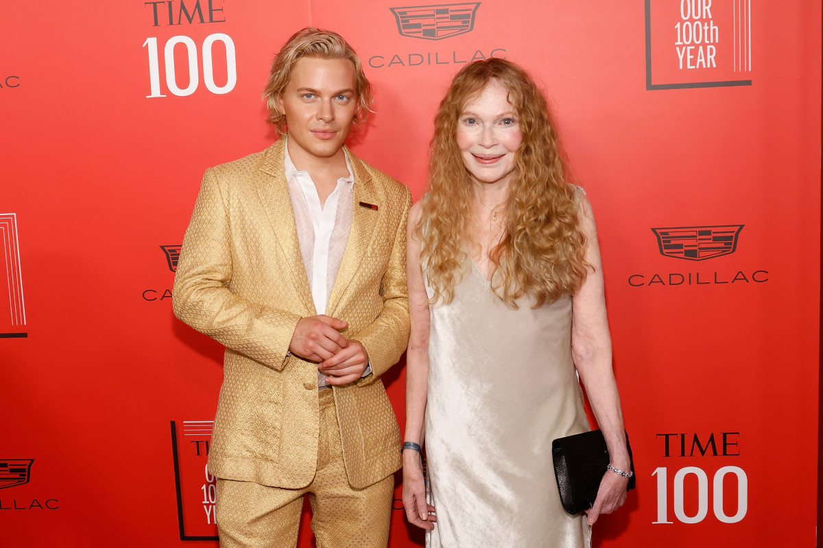 Get to Know Mia Farrow's 14 Kids, Including the Three Who Have ...