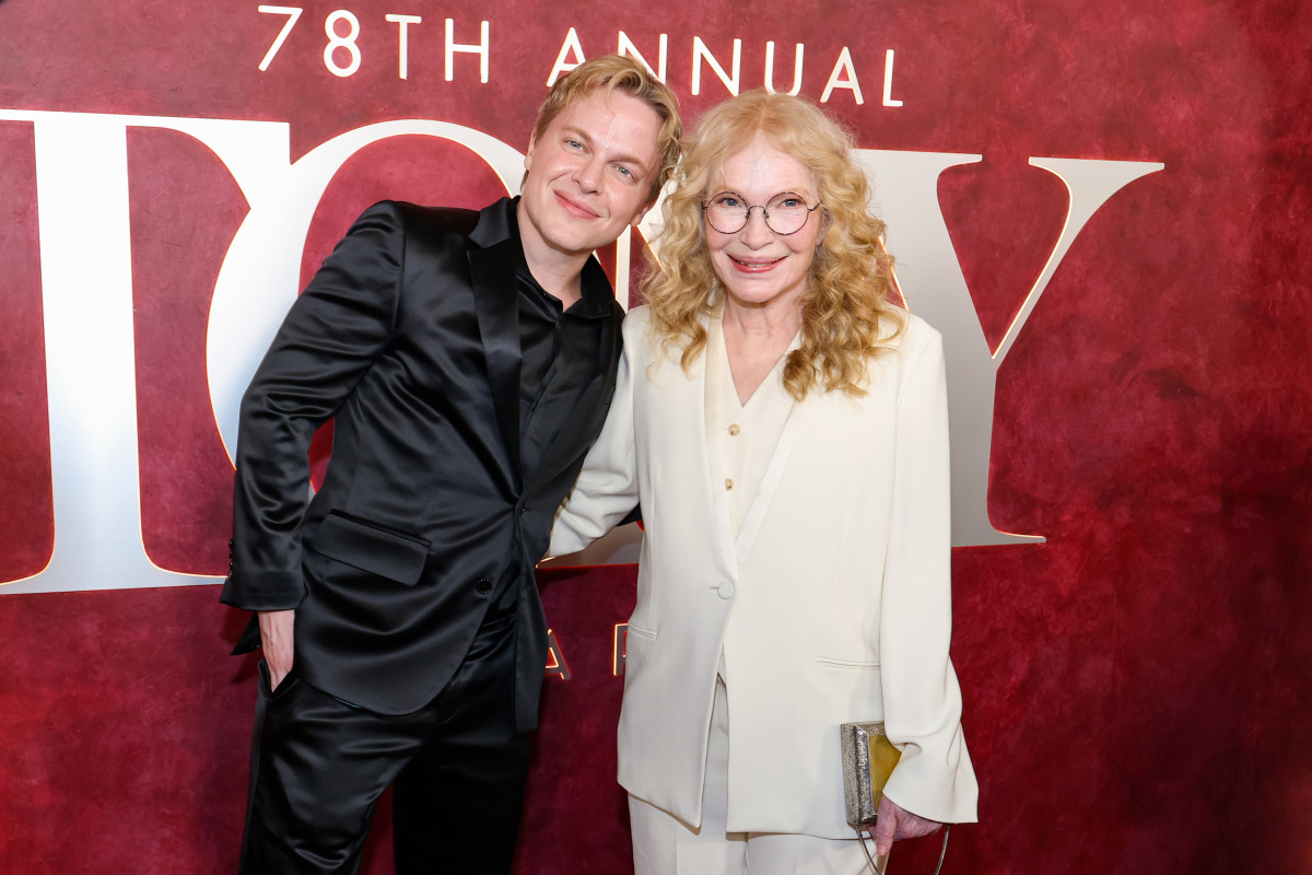Get to Know Mia Farrow's 14 Kids, Including the Three Who Have ...