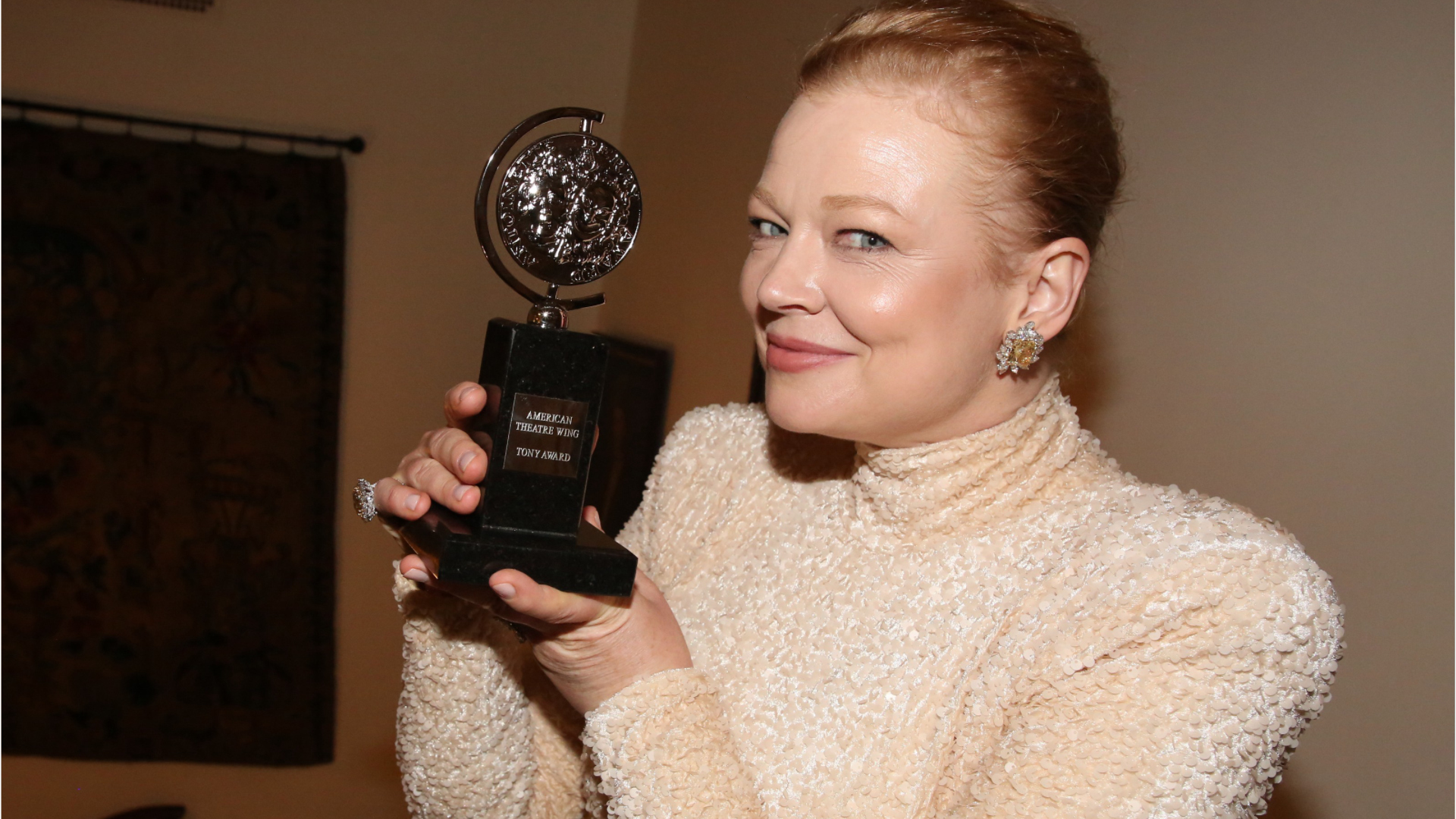 Sarah Snook has scooped her first-ever Tony Award