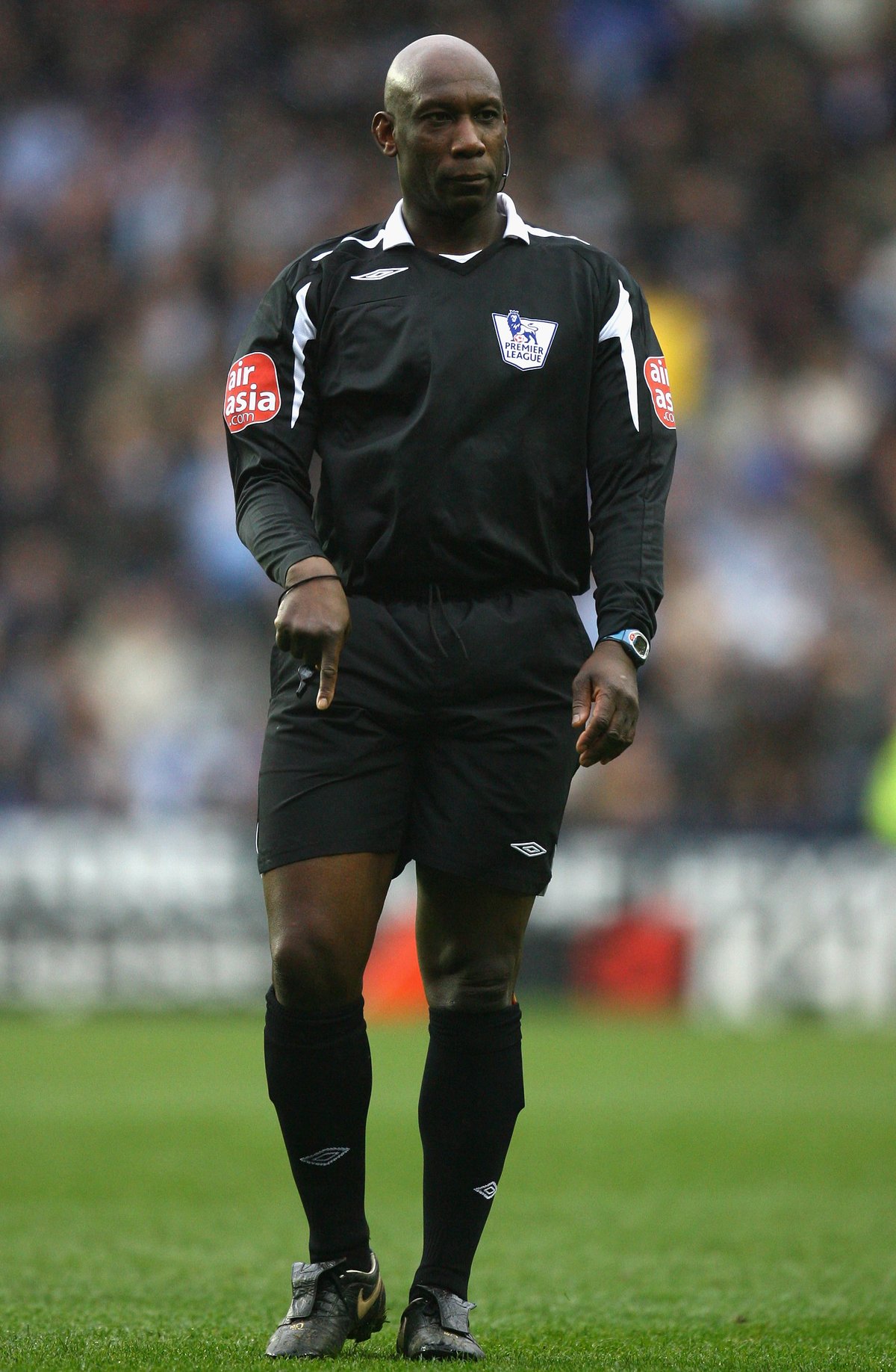 Uriah Rennie, the Premier League's first black referee, dies aged 65