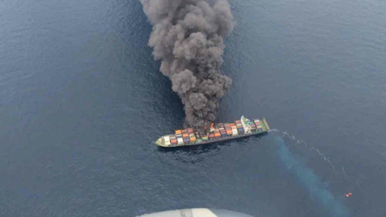 Explosion On container ship | సింగపూర్‌ కంటైనర్ షిప్‌లో పేలుడు ...
