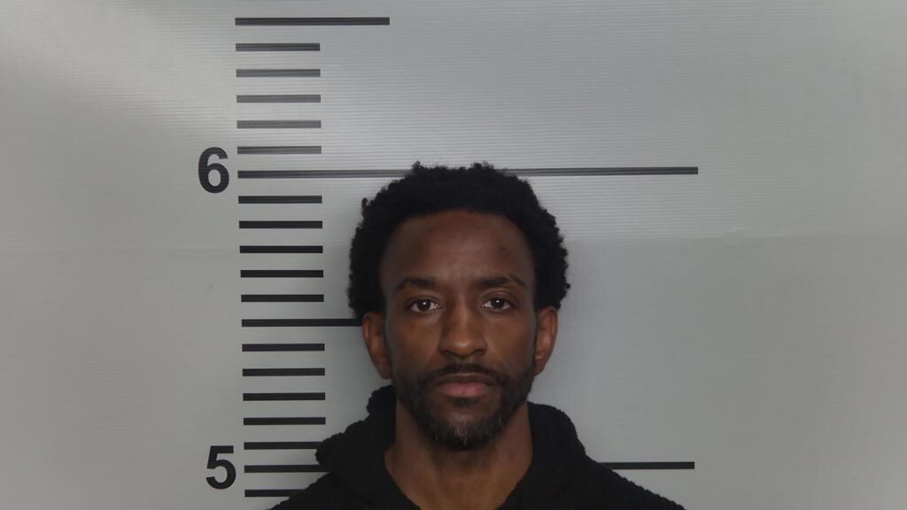 Former UofL basketball star pleads not guilty to DUI charge