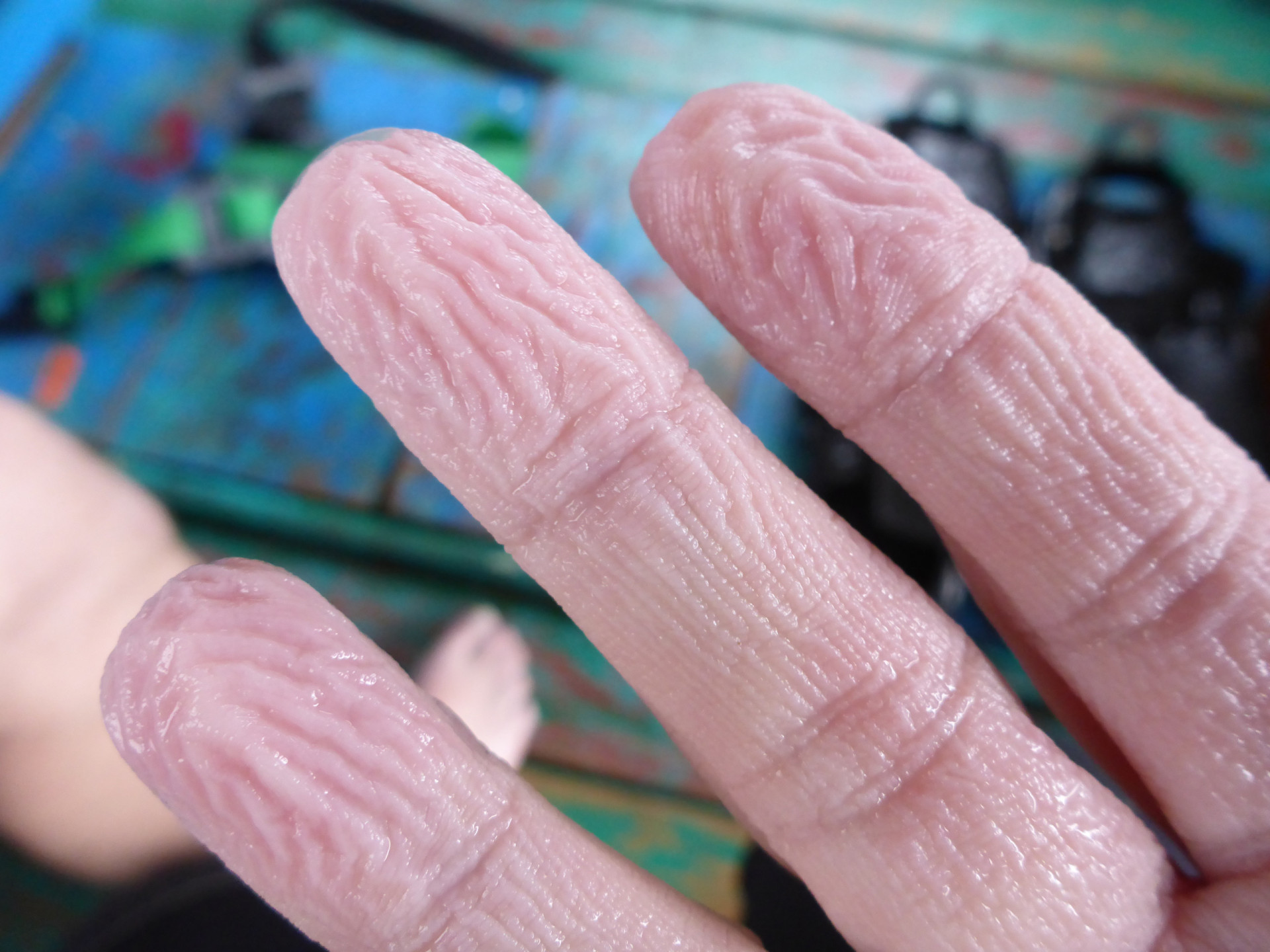 Prune fingers? The science behind the wrinkles