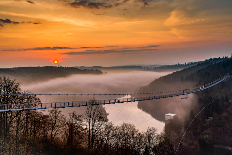 Yelich homers and Megill escapes a 9th-inning jam as the Brewers top the Cardinals 3-2