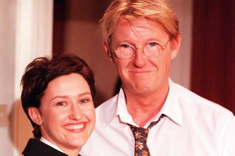 Coronation Street icon looks ageless 20 years on as she poses with ...