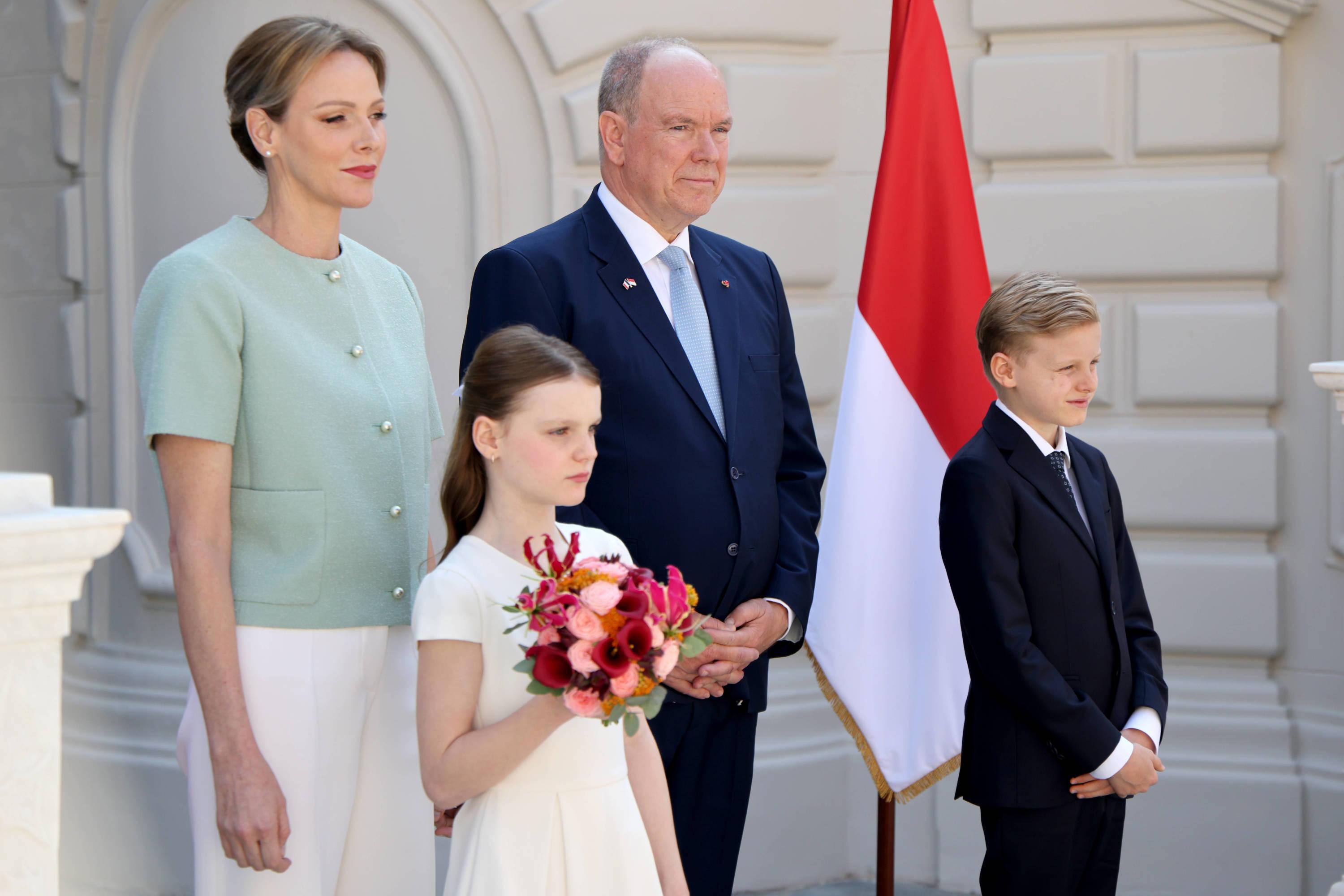 Brigitte Macron en baskets pour suivre Charlene de Monaco : mais quelle ...