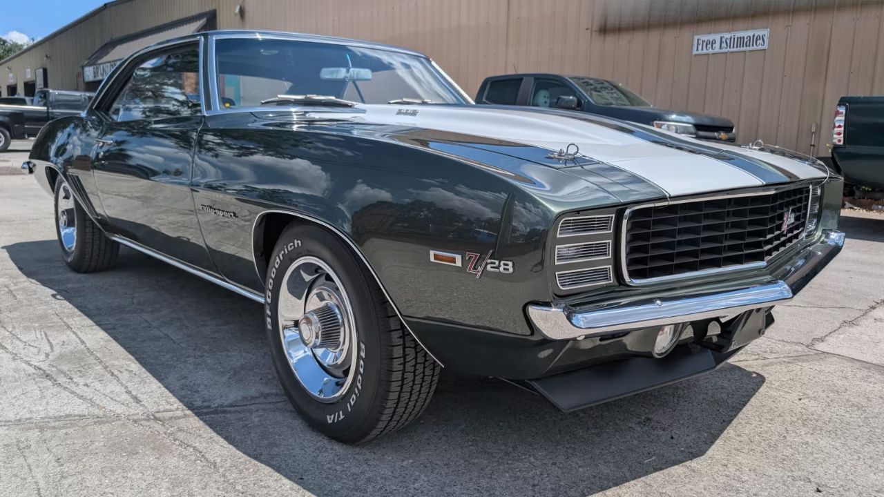 15 Classic Cars That Look Fast Standing Still