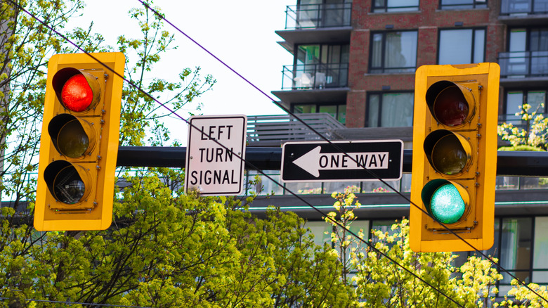 Why Vancouver Has Blinking Green Traffic Lights (And What They Mean)