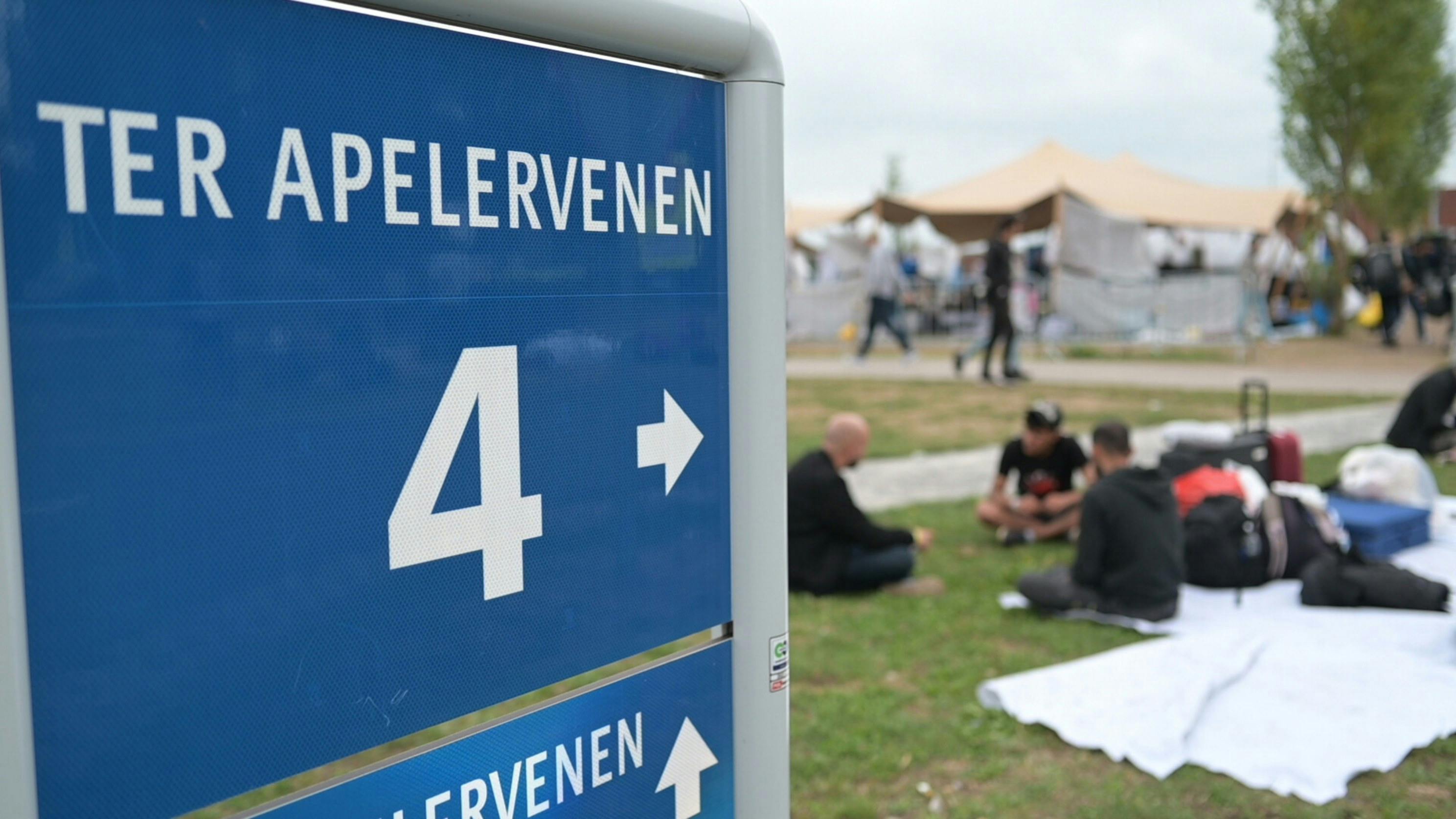 Dutch citizens carry out self-organised 'border checks'