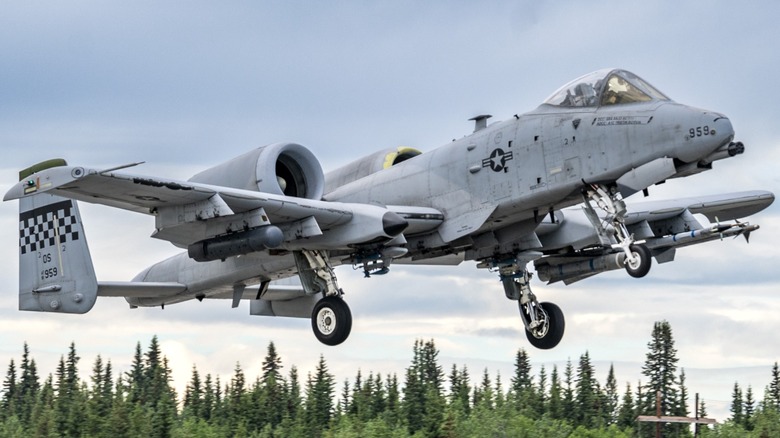 Who Makes The Gun On The A-10 Warthog And How Fast Can It Shoot?