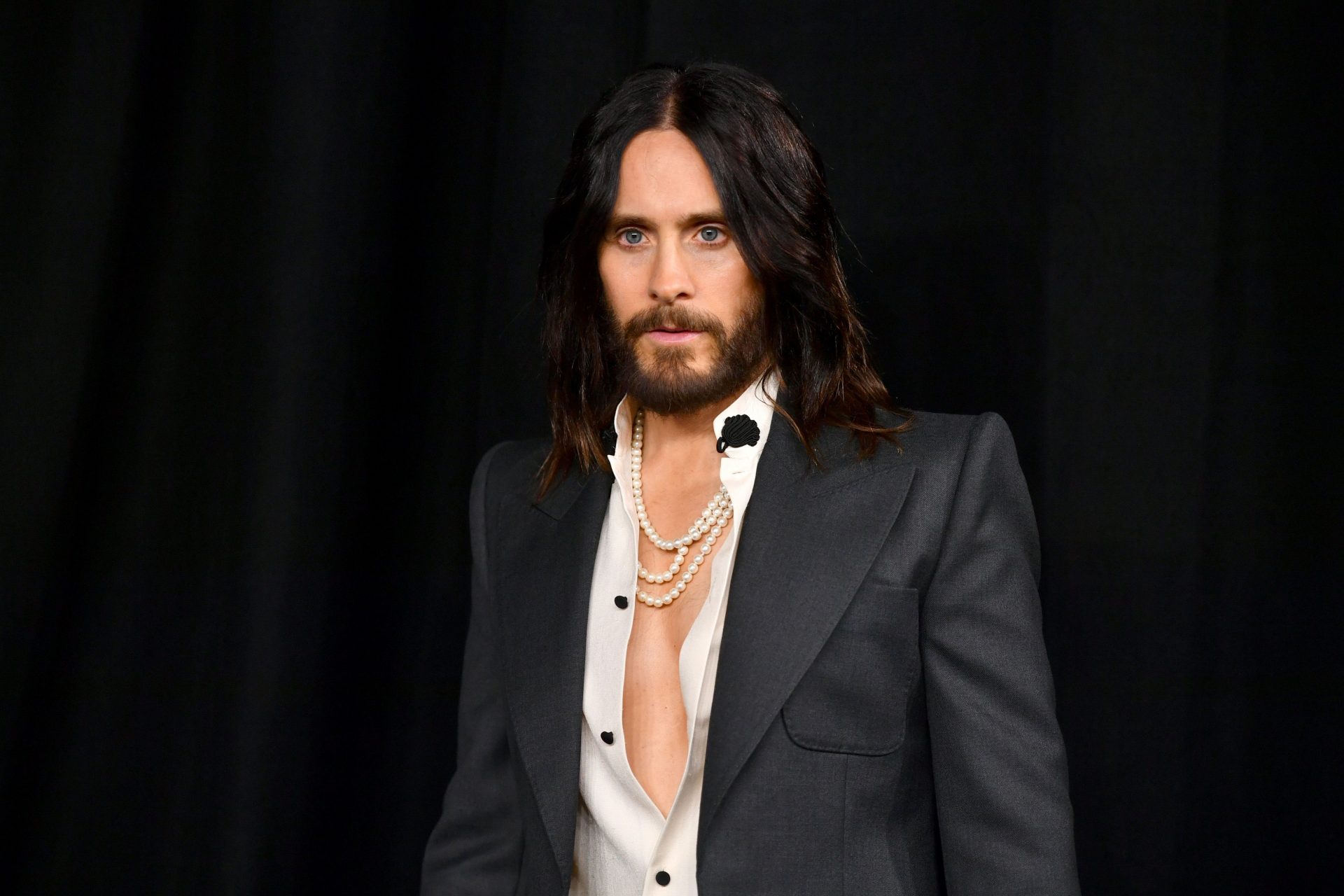 Acusaciones serias caen sobre Jared Leto: nueve mujeres lo señalan