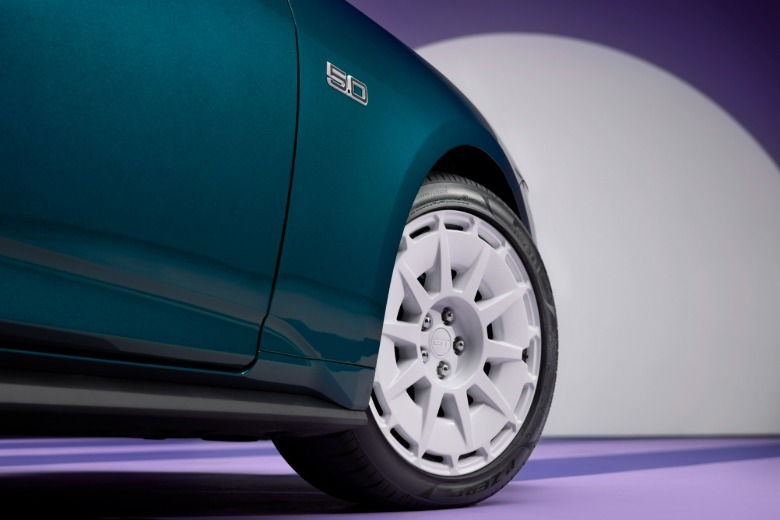 Ford Mustang FX Is A Rad Throwback To '80s Fox Bodies