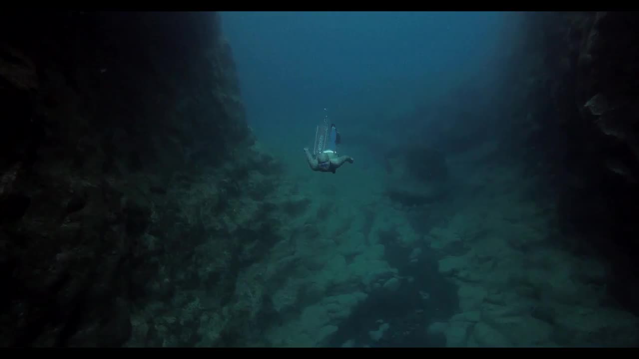 Freediving TV - Anna Von Boetticher enjoys The Amazing Underwater ...