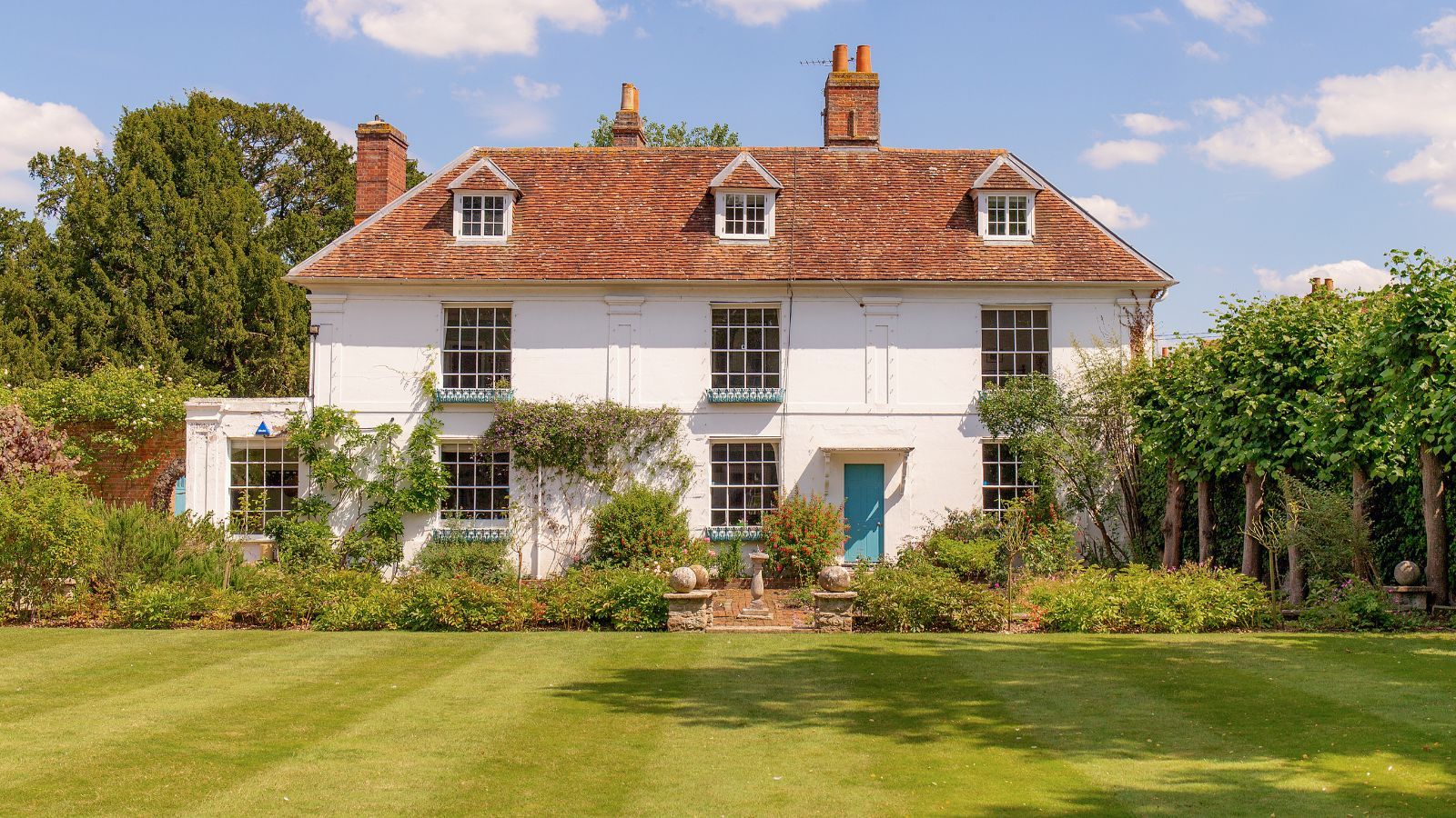 Tim Burton's British countryside home is made for gardeners – it's ...