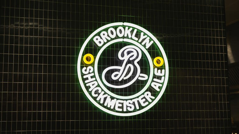 11 Fast Food Chains That Serve Alcohol