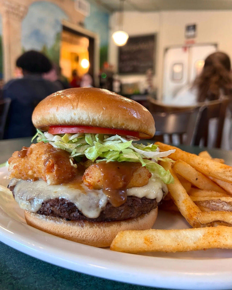 Restaurant chain opens diner in Anderson County with 'fluffy waffles ...