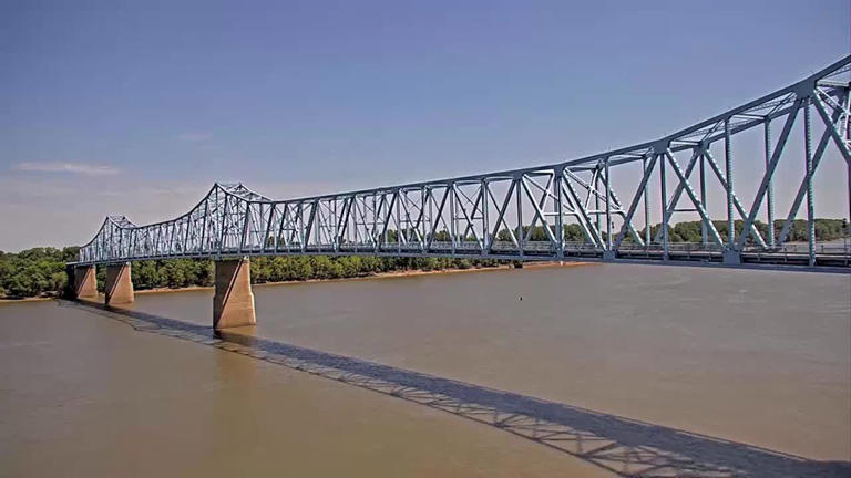 Flagging on Owensboro’s Blue Bridge gets started