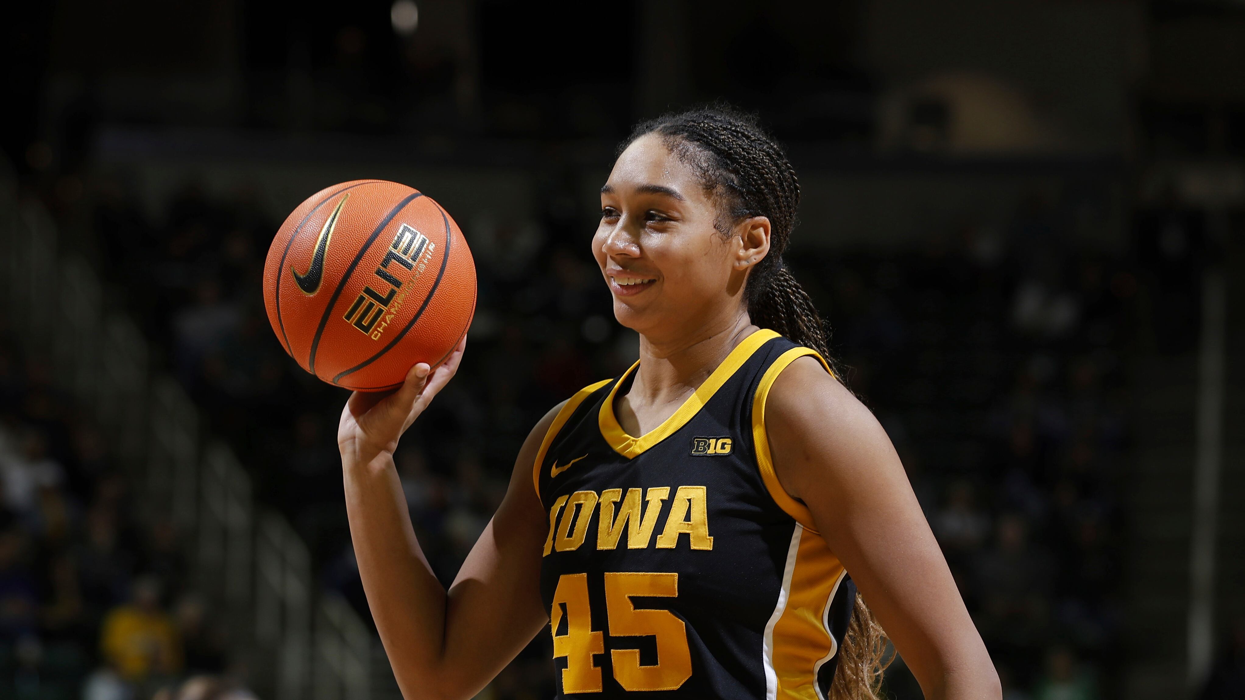 Iowa’s Stuelke named AP national player of the week