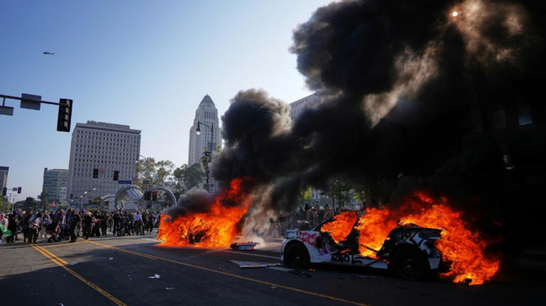 Pentagon to deploy about 700 Marines to Los Angeles