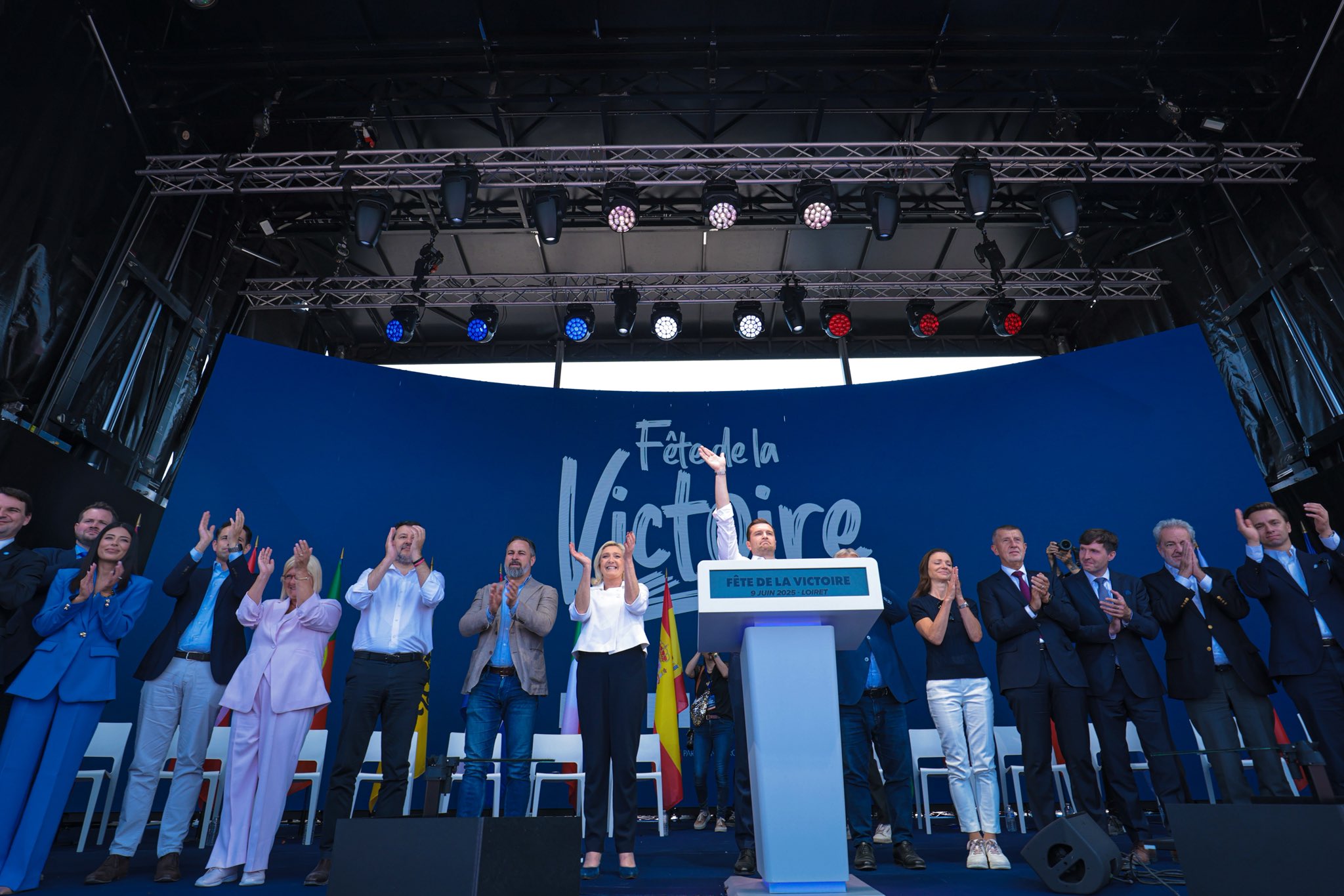 Γαλλία: Συγκέντρωση της ευρωπαϊκής ακροδεξιάς με αιχμές κατά ΕΕ και ...