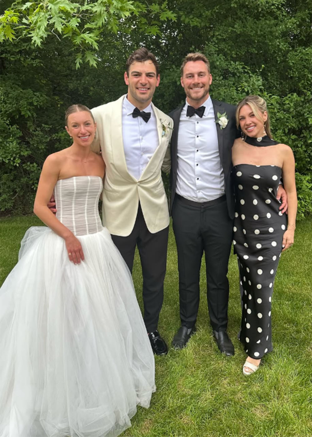 Bears star Cole Kmet gets married to longtime girlfriend with teammates ...