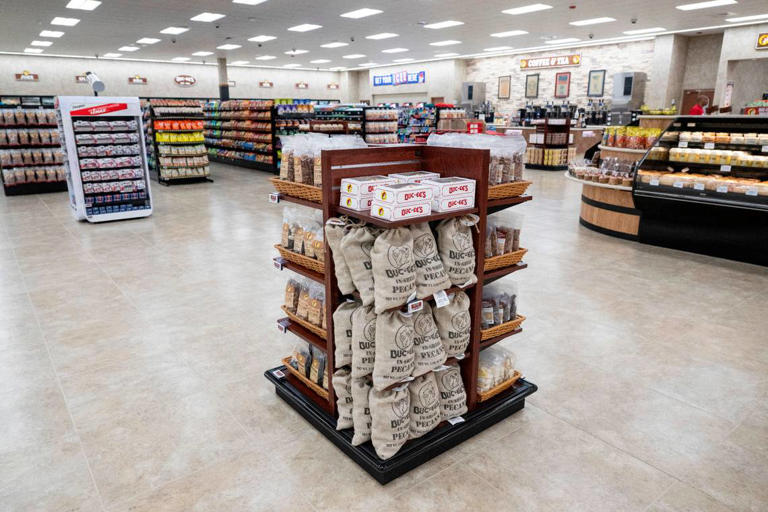 Buc-ee's in South MS always open, until issue this weekend. Here's what ...