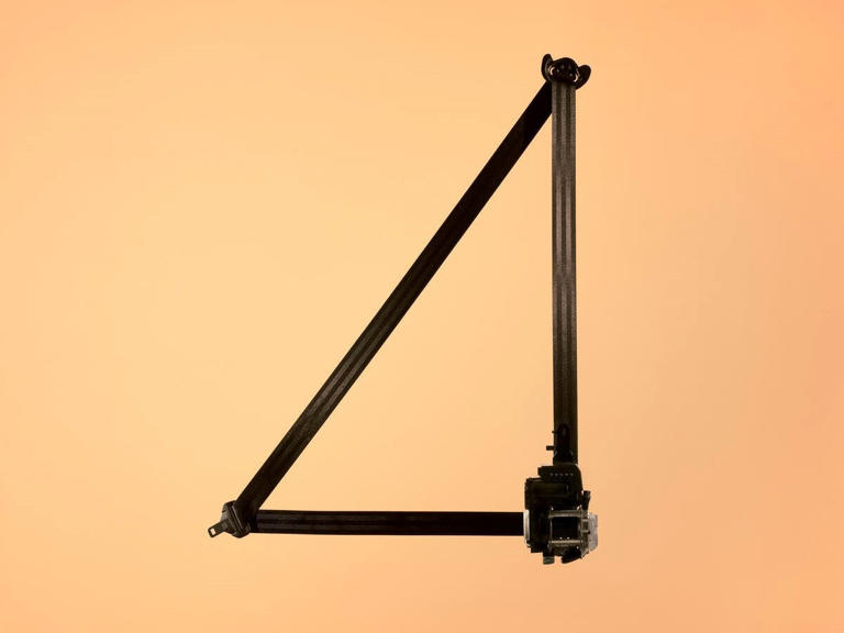 Volvo Debuts World-First Multi-Adaptive Safety Belt for Smarter Crash ...